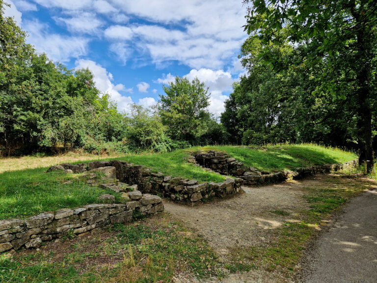 Les tumulus de Bougon - Hominides